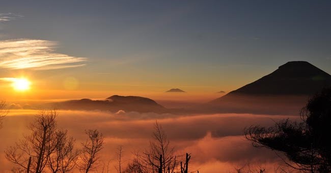 Paket Dieng start Jakarta B [Sunrise Mangunan, Lava Tour Merapi, Candi ...