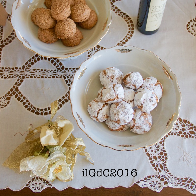 Ricette delle Langhe: Amaretti morbidi con mandorle dolci e armelline