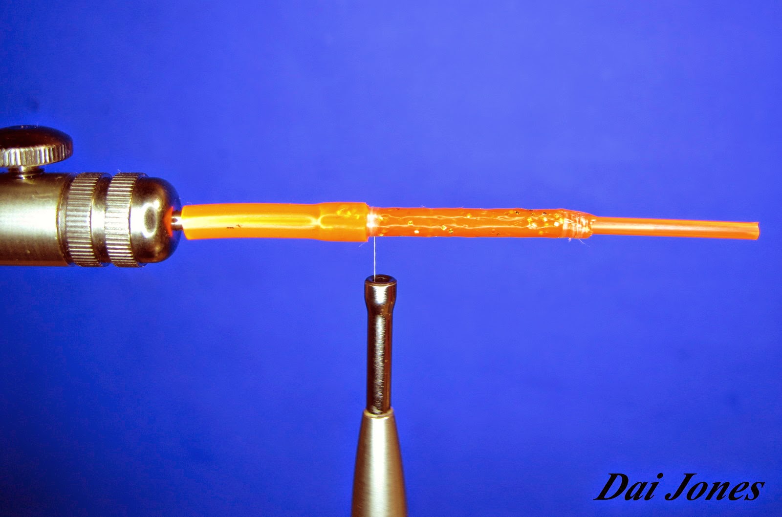 Flies step by step: Prawn tube, step by step.