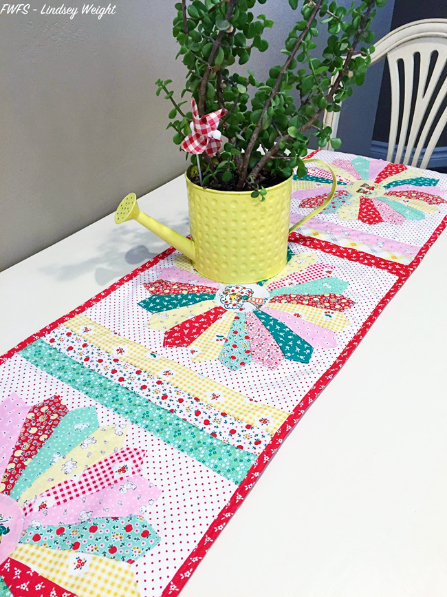 Fort Worth Fabric Studio: Dresden Plate Table Runner