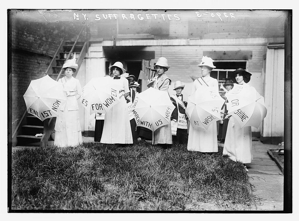 Suffragettes in the Early 20th Century: Vintages Photos of Women ...