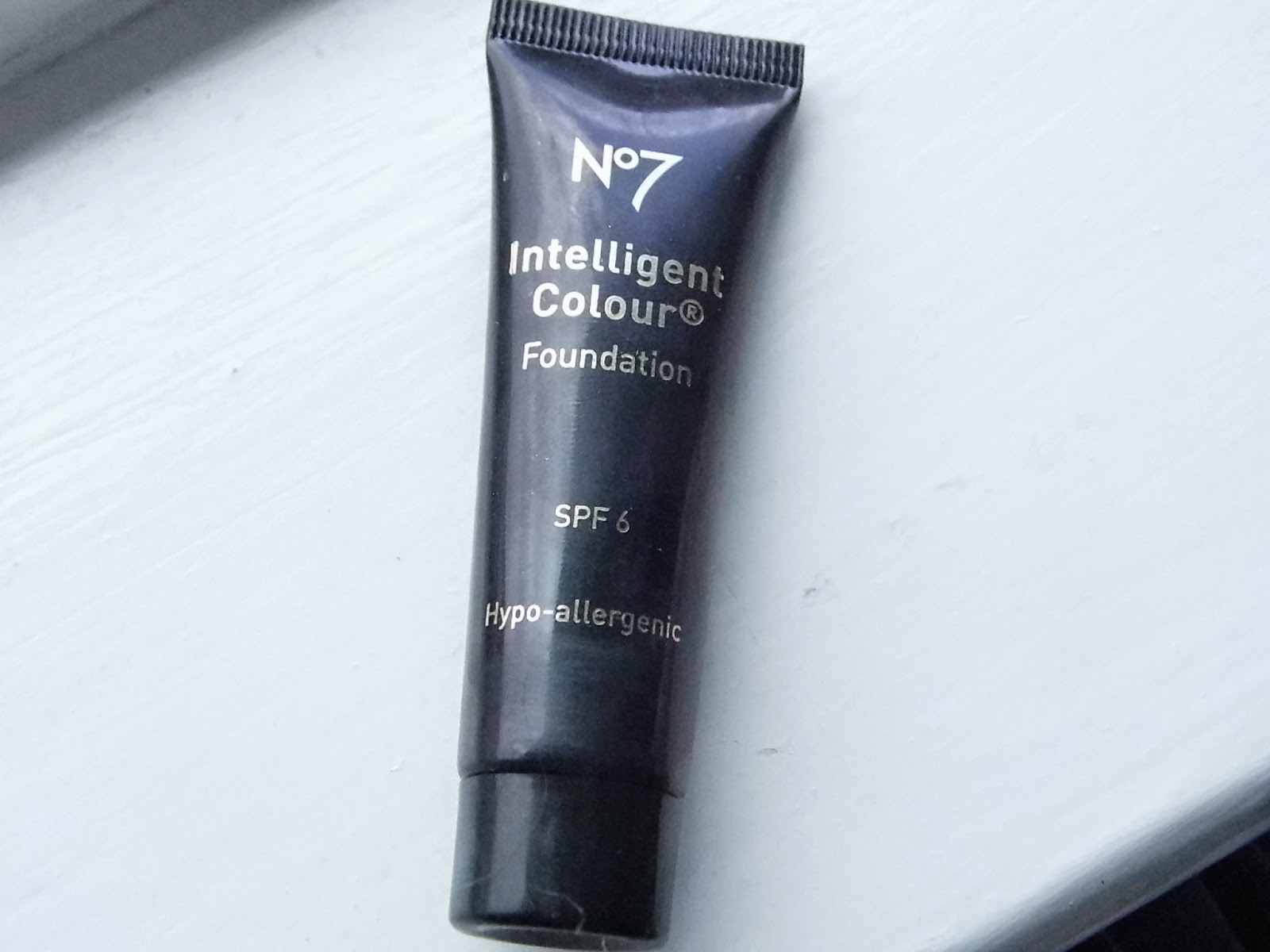 Bella's beauty paradise : No7 Intelligent colour foundation review