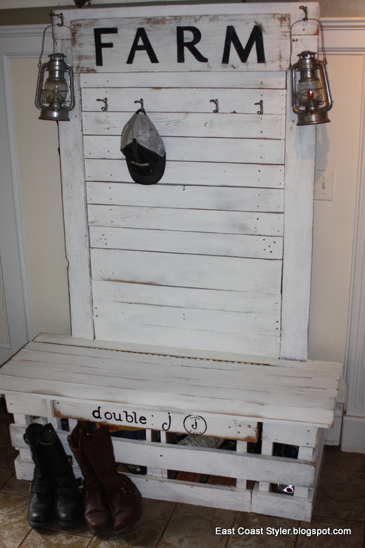 East Coast Styler : Hall Tree Bench Made from Pallet Wood