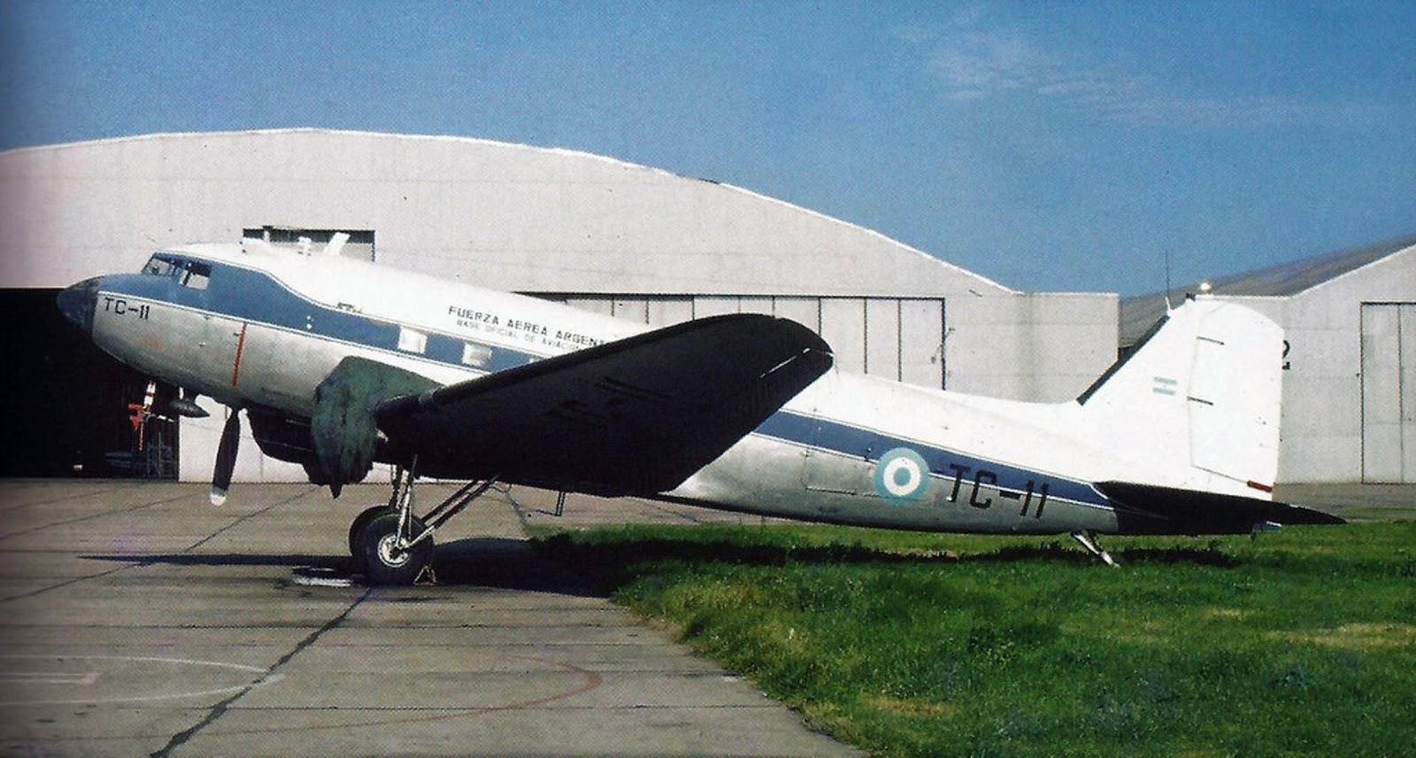 Historias Individuales: LQ-GIX (TC-11) Douglas DC-3C c/n 4556