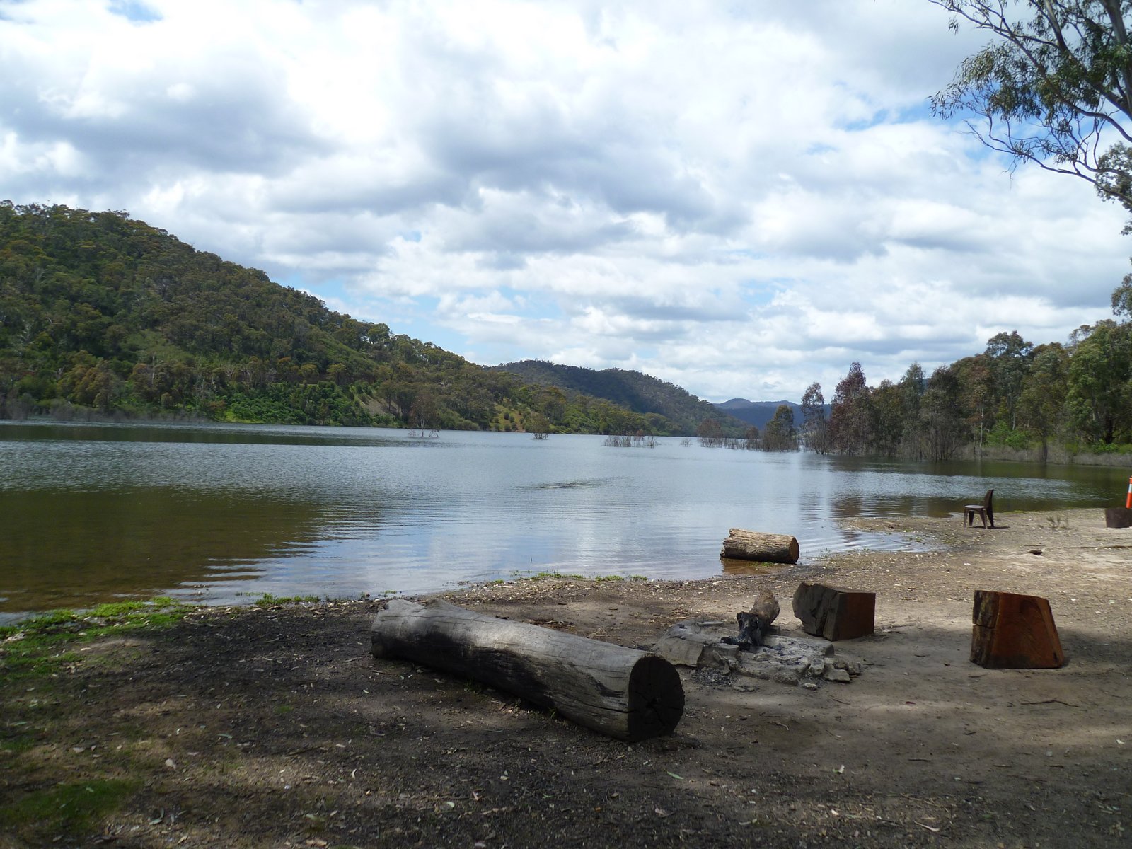 Witchwae on the Move: Lake Eildon National park campsite