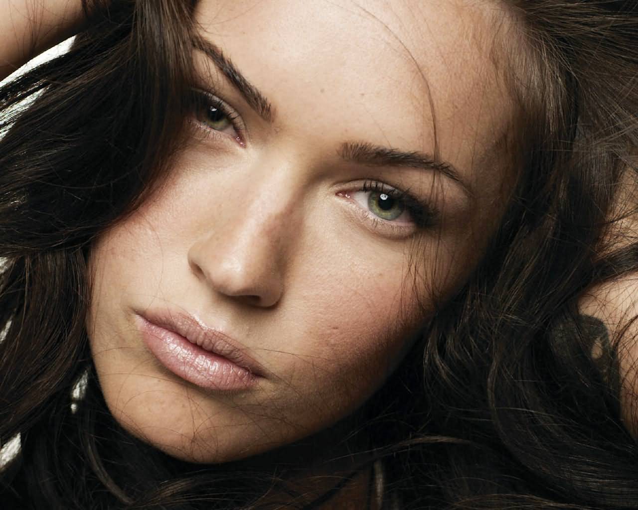 MEGAN FOX EYES ~ HOLLYWOOD CELEBRITIES UPDATES TODAY