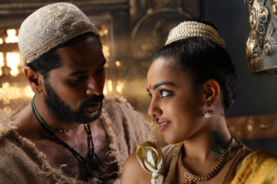 Urumi Movie Stills || Djsdrive Eworld || Movie Gallery || Hot Pictures