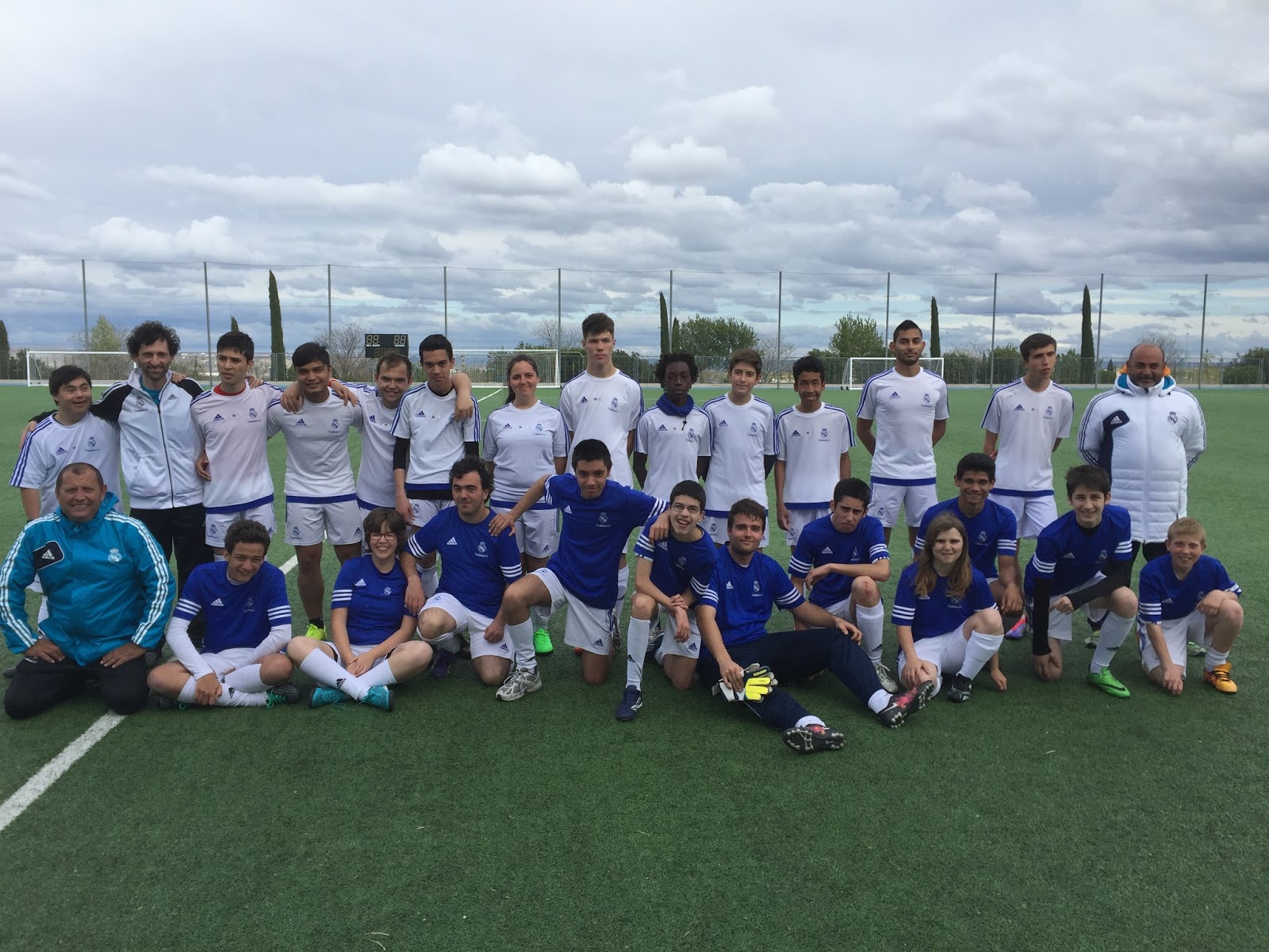 Club Deportivo A LA PAR : JORNADA DE FÚTBOL EN VALDEBEBAS