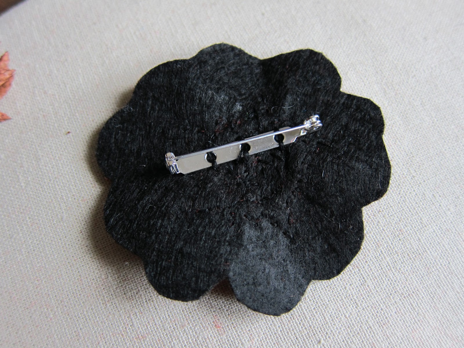 IONELA HANDMADE: SA INVESELIM IARNA - Brose elegante, pline de culoare ...