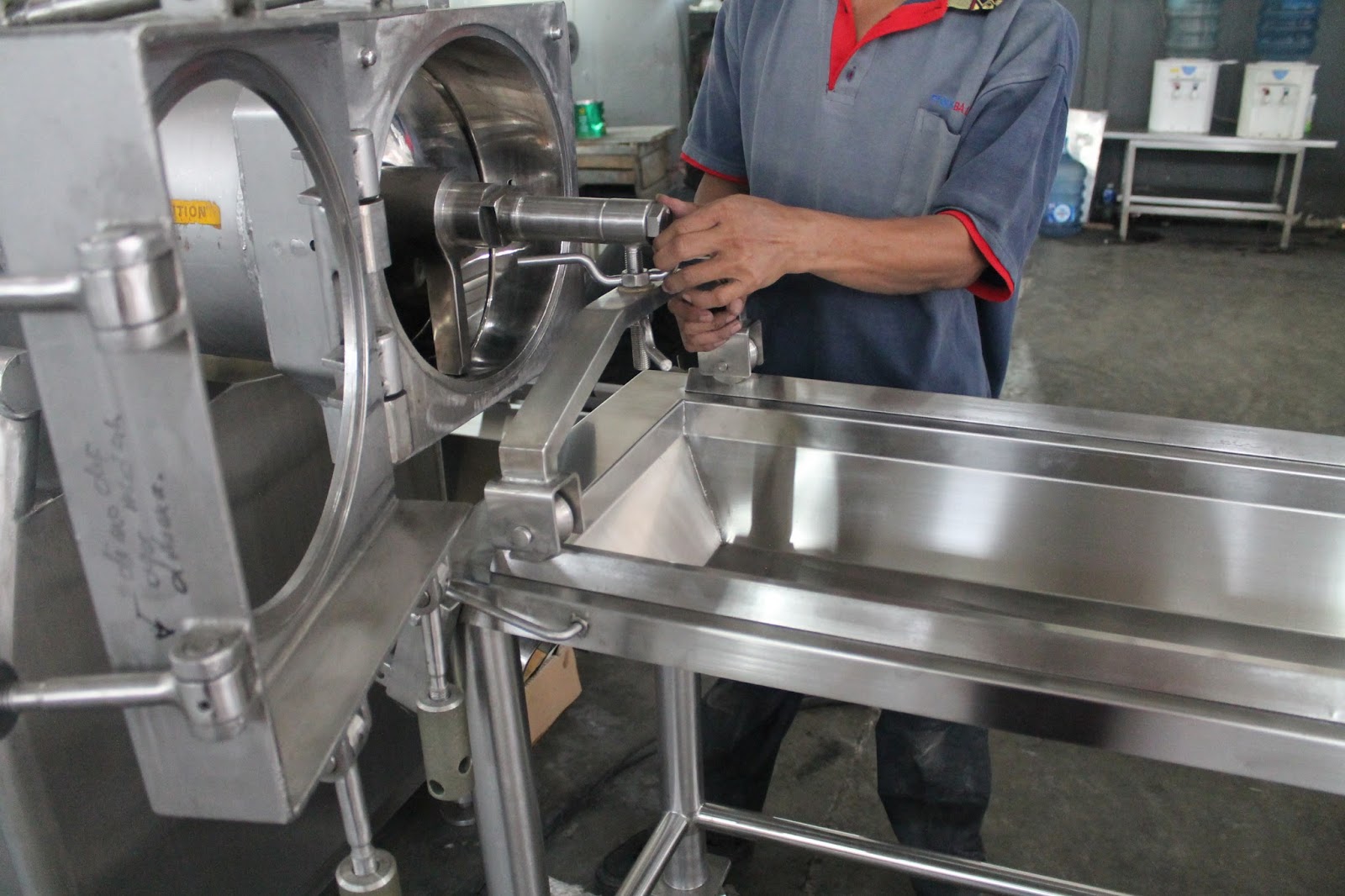 MESIN INDUSTRI FARMASI: ALAT BANTU SCREW GRINDING