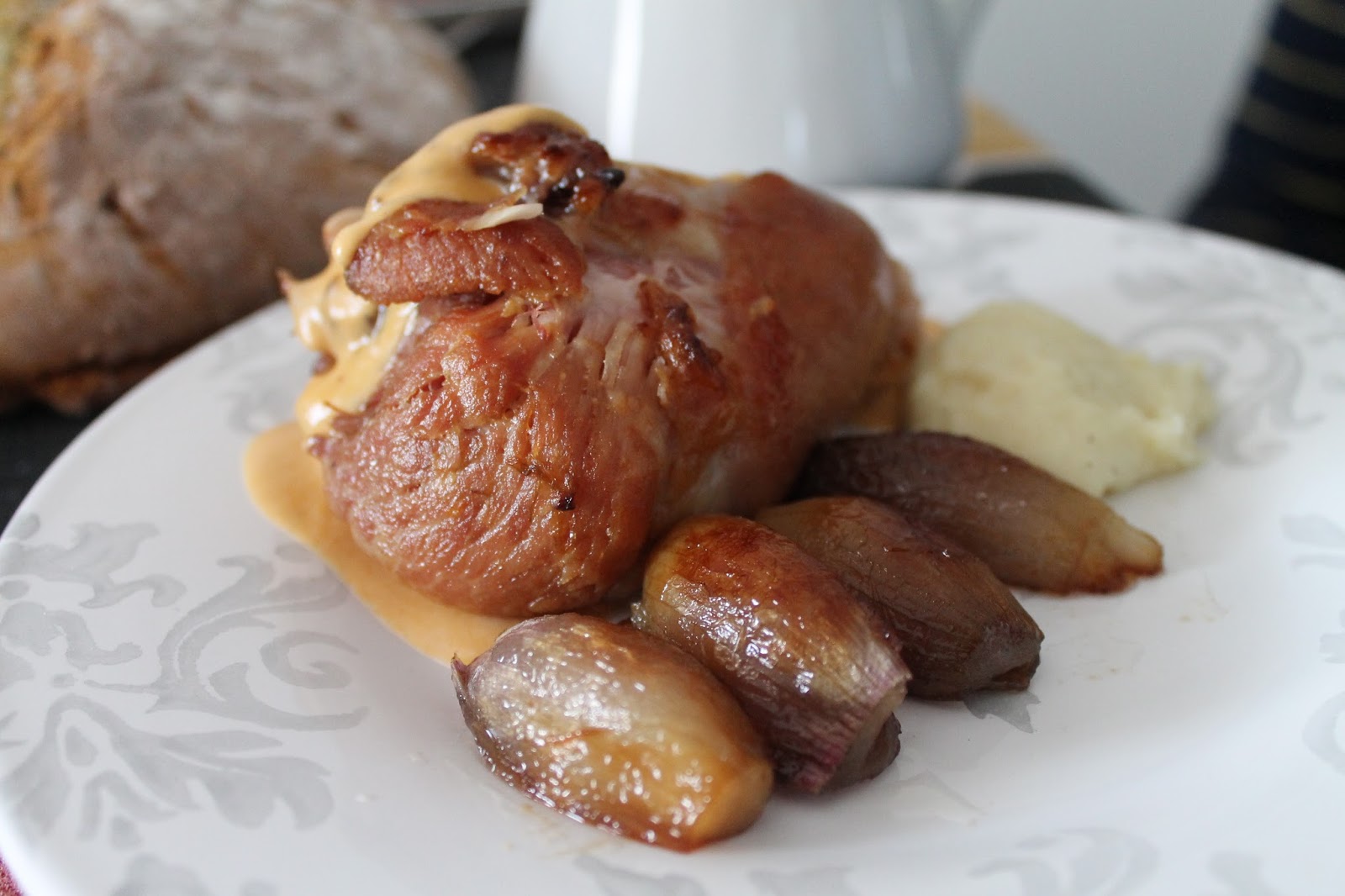 Codillo de cerdo en salsa y chalotas confitadas ~ Justy entre fogones y ...