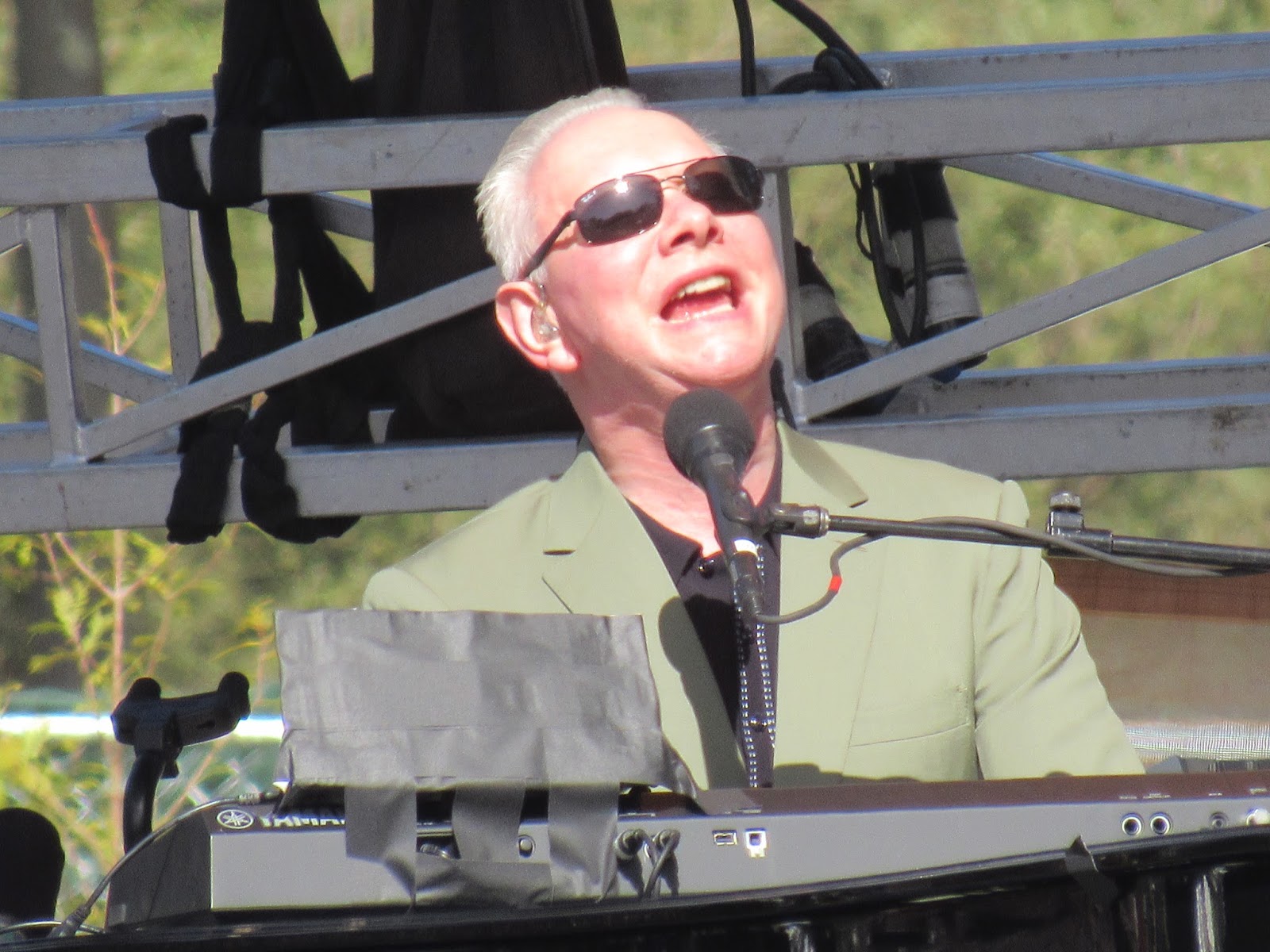 A Tuesday Night Memo: In 'Fast Forward', Joe Jackson continues his ...