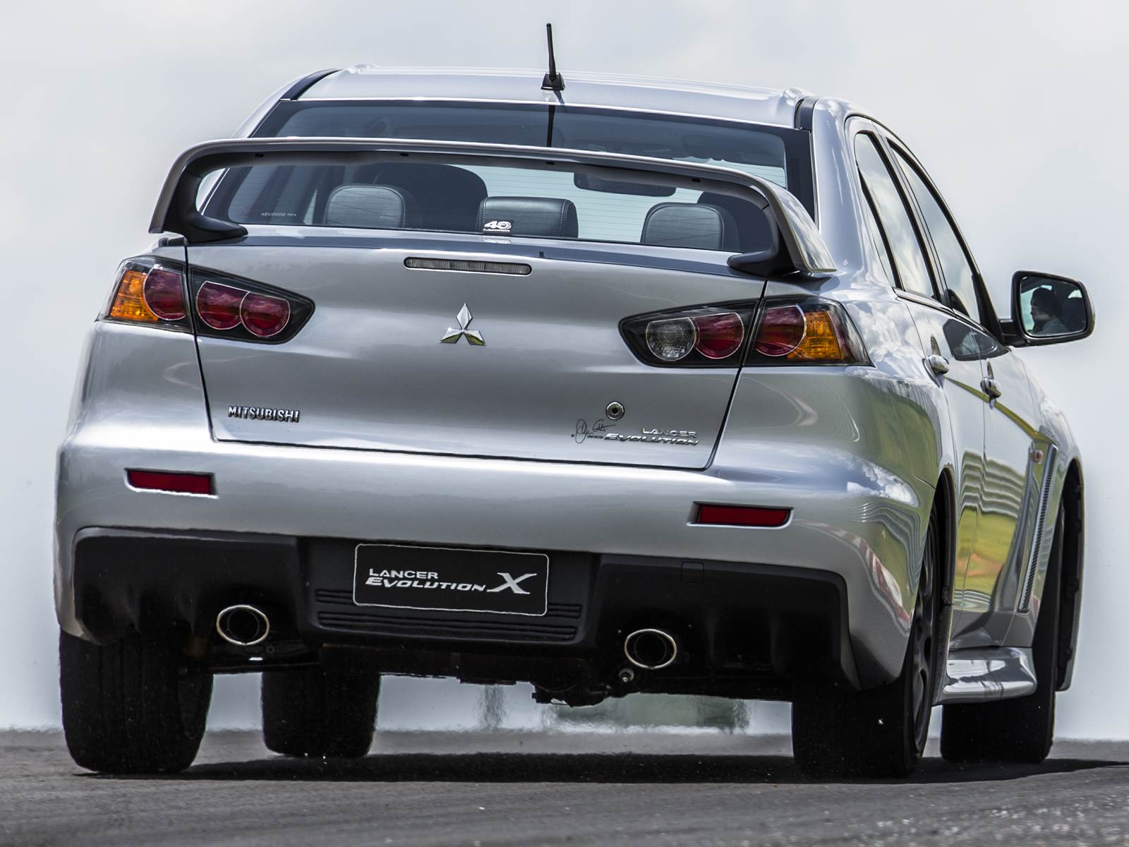 Vídeo: como nasceu o Lancer Evolution X John Easton