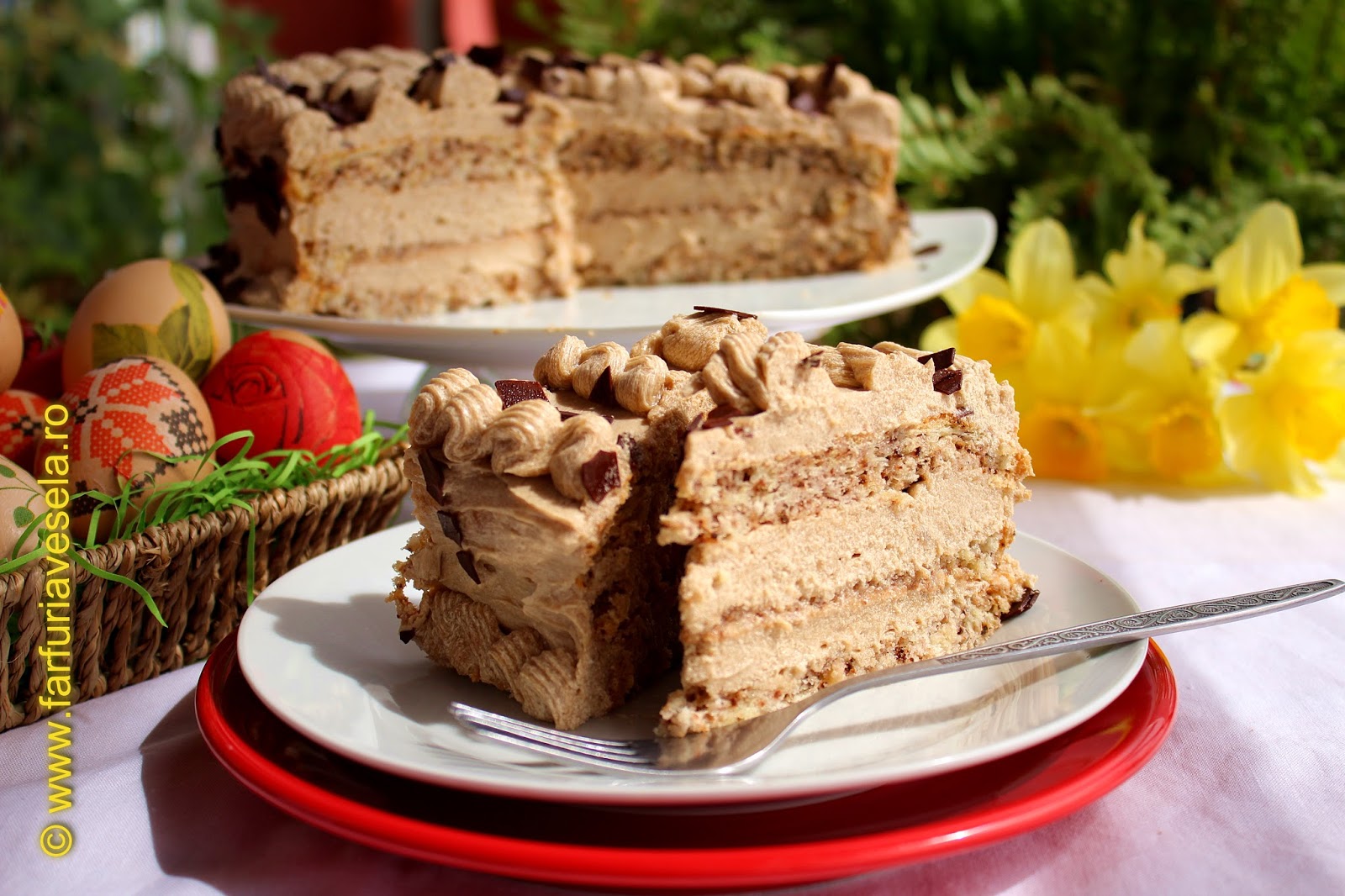 Farfuria vesela: Tort cu blat cu nuca si crema cu cafea
