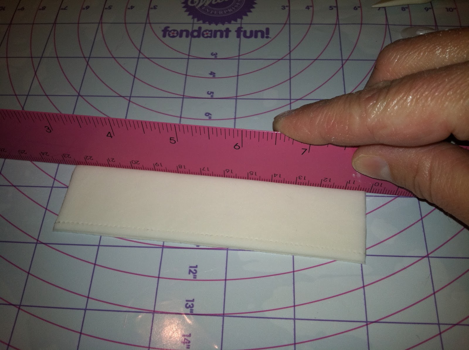 The Iced Queen: Loopy Fondant Bow