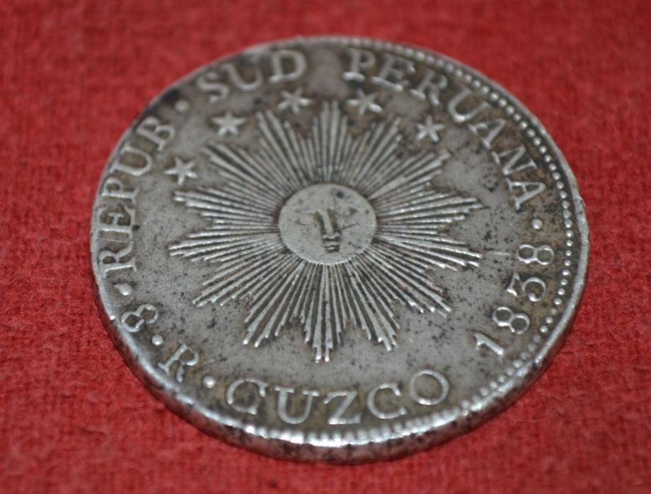 Incautan monedas de plata del siglo XVII y manto pre inca, por Elvis ...