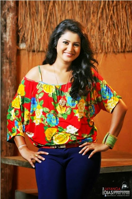 Sri Lankan Cute Actress Ruwangi Rathnayake Hot Photos