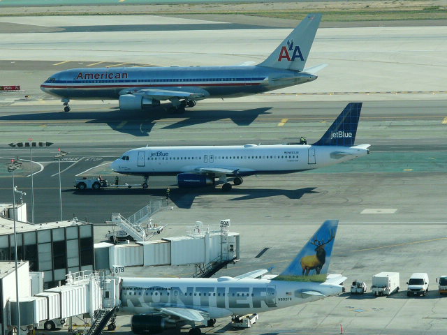 View from the control tower: LAX aircraft spotters' guide: Airbus 320 ...