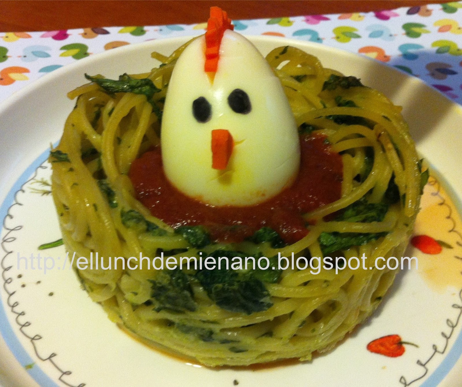 El Lunch de mi Enano: Nidos de espagueti con todo y su pollito!