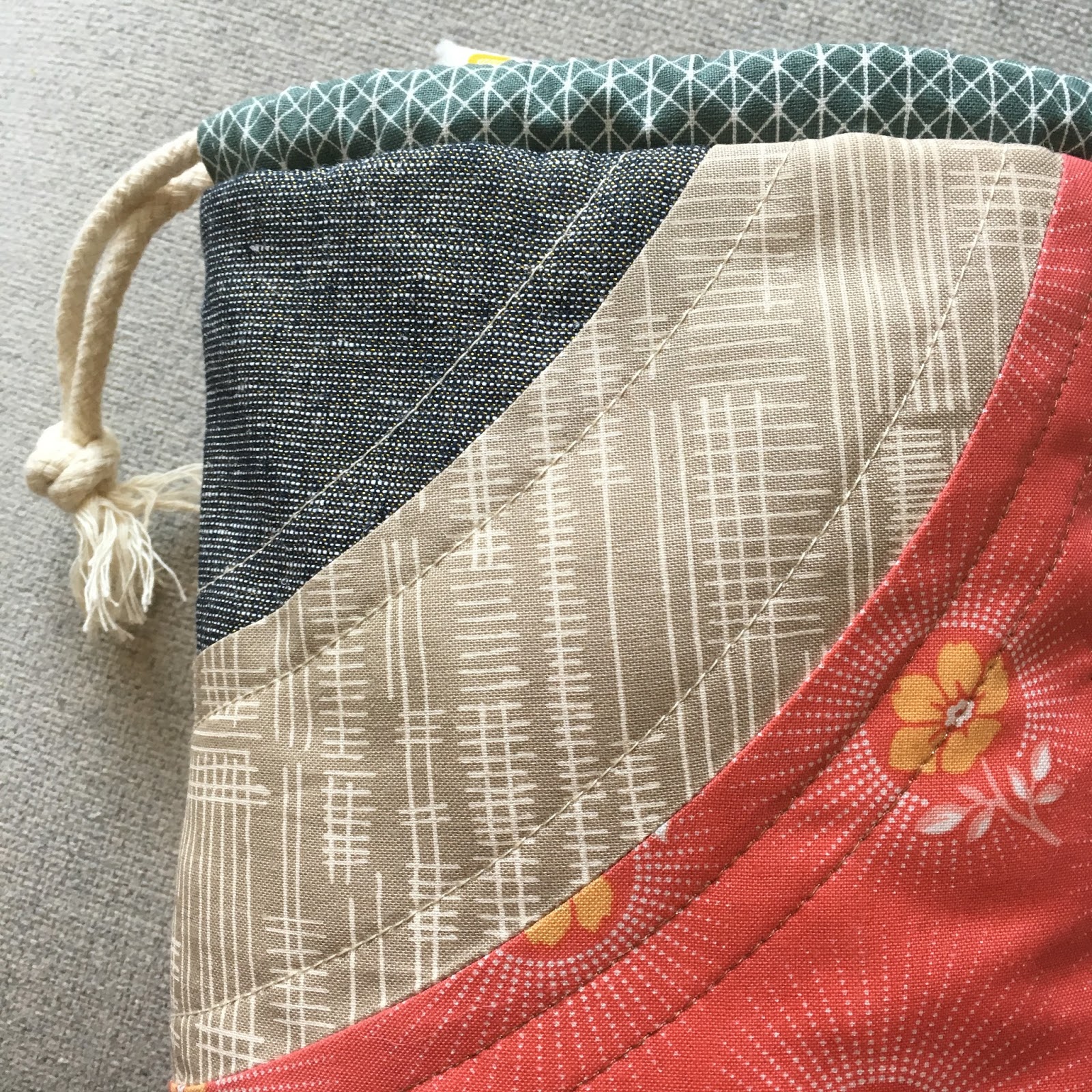 bonnie curves drawstring bag / CHARM ABOUT YOU