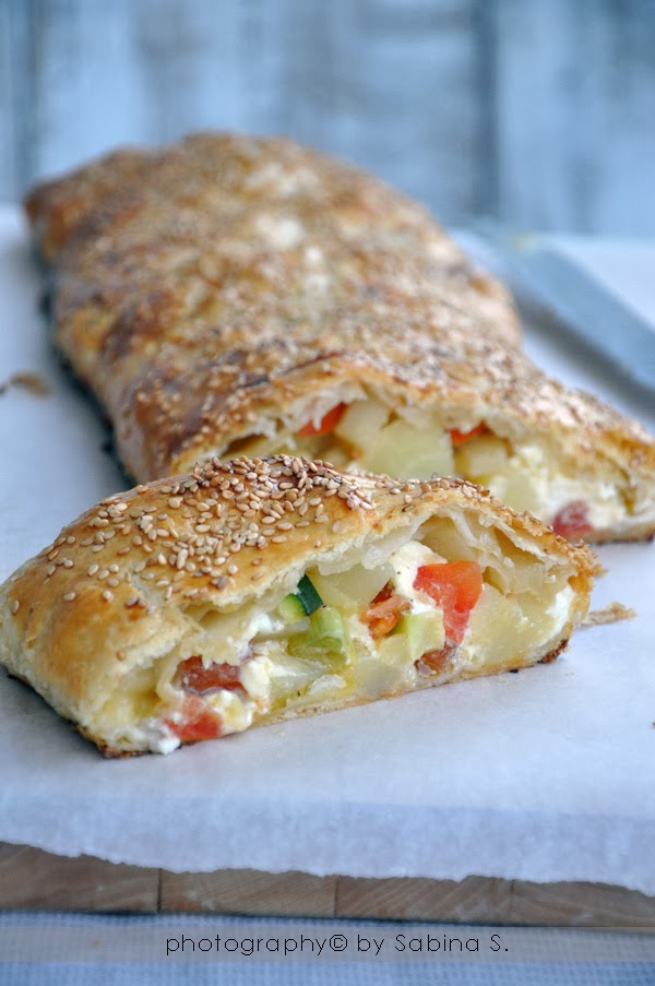 Due bionde in cucina: Strudel salato di pasta sfoglia con verdure