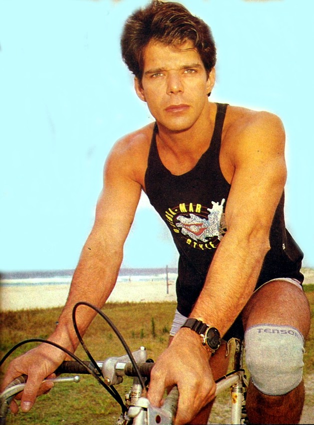 Astros em Revista: RAUL GAZOLLA O GALÃ DA MANCHETE