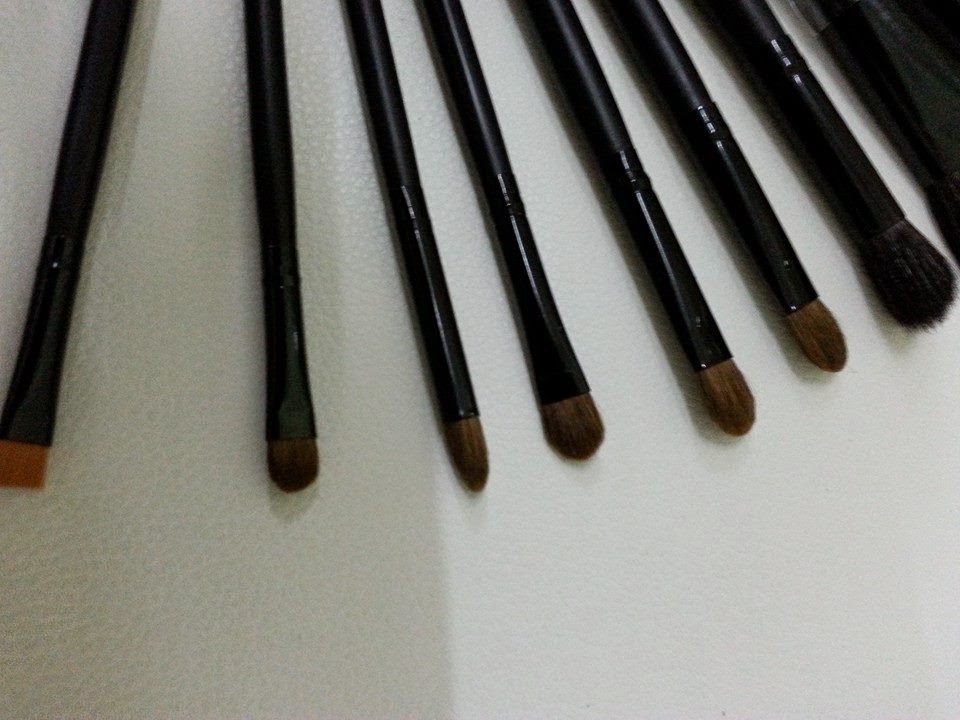 FCC Color Cosmetics: Berus Solekan 19pcs