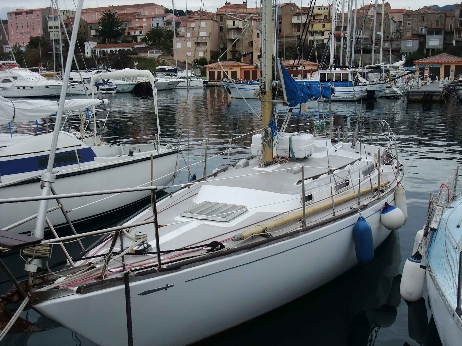 bateau du québec : Centurion 32, Place de port et voilier