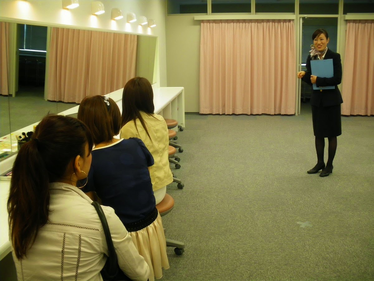 World stewardess Crews: A Tour of Japan Airlines Cabin Crew Training