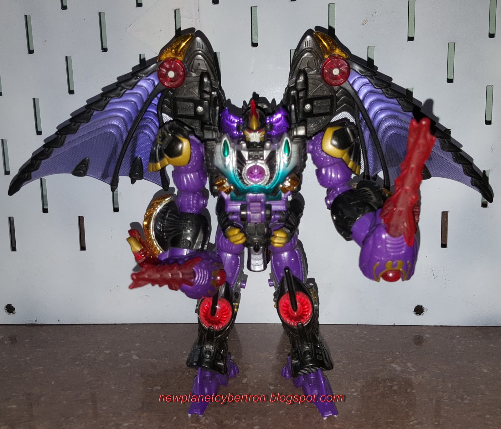 New Planet Cybertron: Transformers Review: Gigatron (Car Robots)