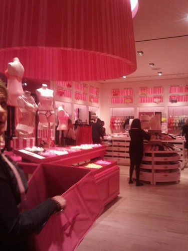 A blog of fashion news, beauty reviews and tutorials!: Victoria's ...