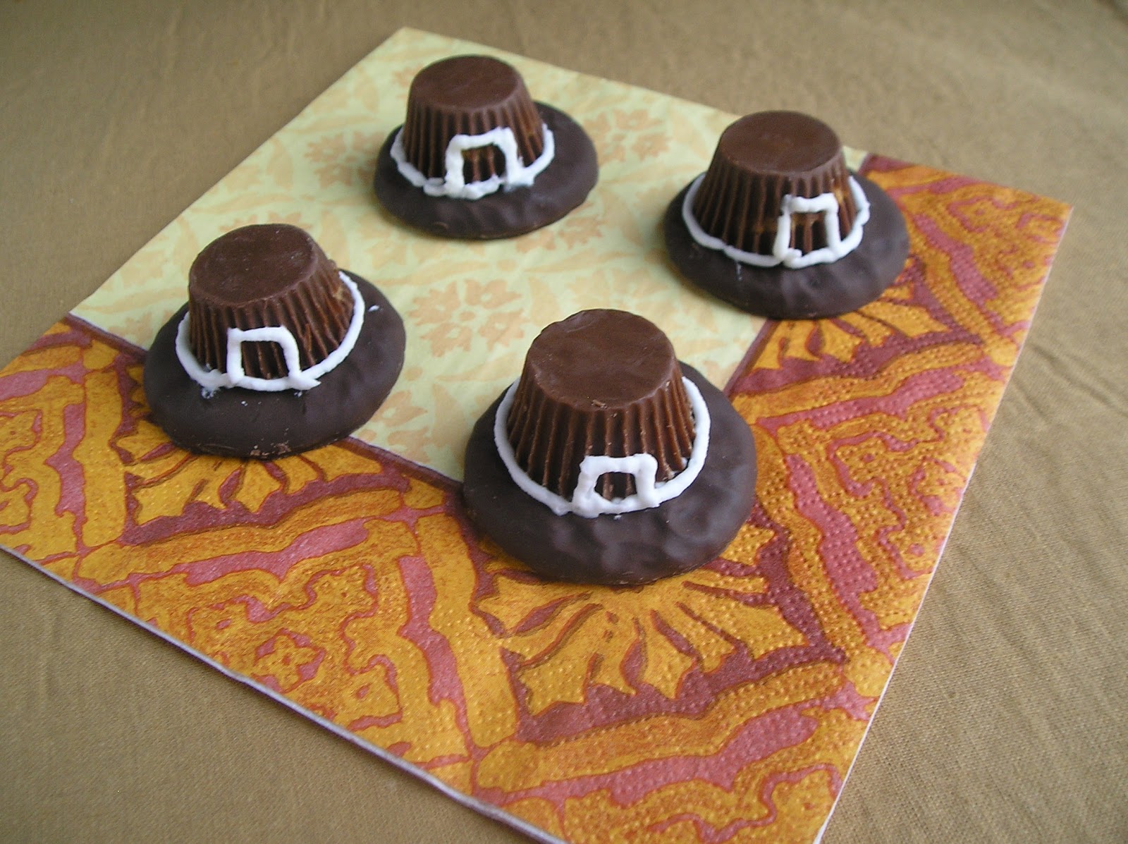 Pilgrim Hat Cookies ~ Edesia's Notebook