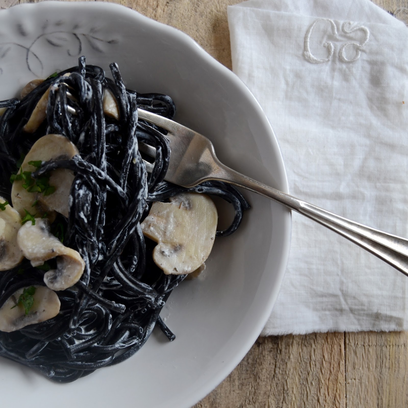 Contigo en la playa! : SPAGHETI NERO DI SEPIA CON SALSA DE SETAS