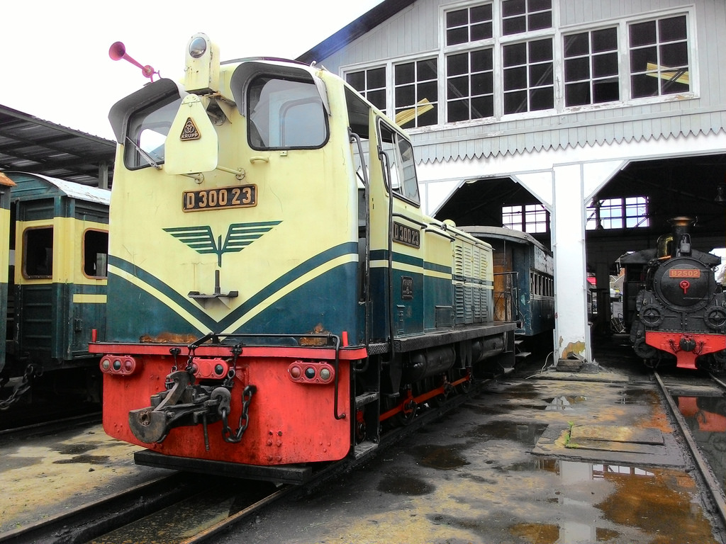 Arsip 76R: Lokomotif Disel Indonesia