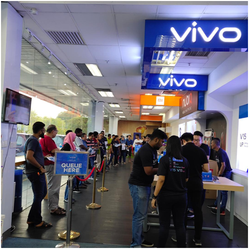 DirectD Gadget Mega Store Sees Big Turnup To Purchase Vivo V15 Smartphone