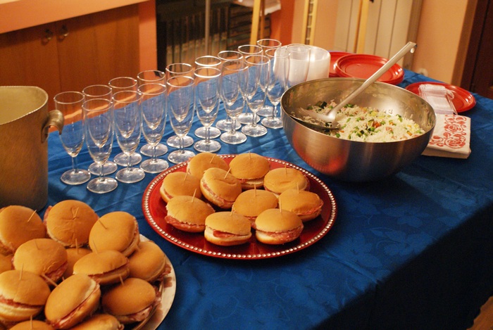 HOW TO PARTY AT HOME: TIPS TO HOST AND SURPRISE YOUR GUEST THIS WINTER ...