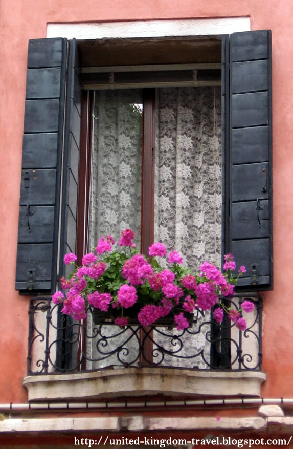 The Venetian Window Collection - Awesome windows I saw in Venice - The ...