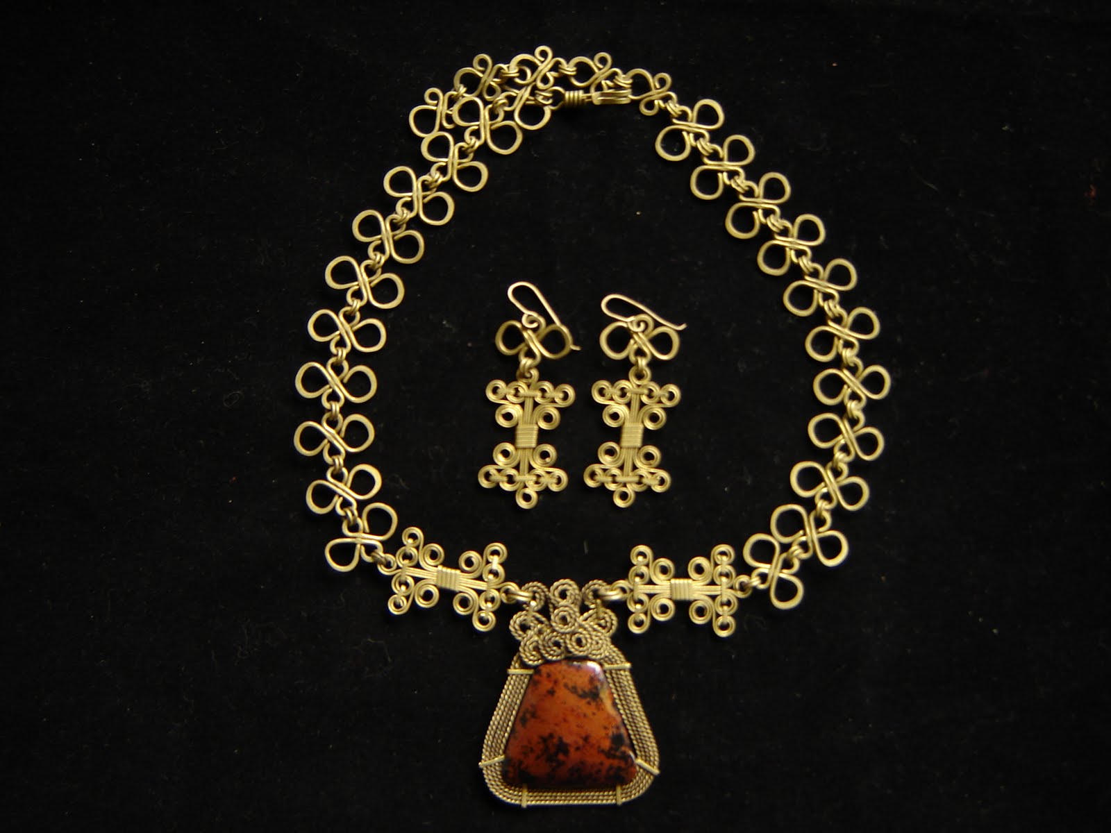 COLLARES PRECOLOMBINOS