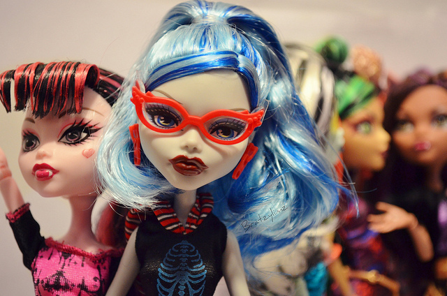 SNEAK PEEK : "Monster High" - "Scaris: City of Frights"