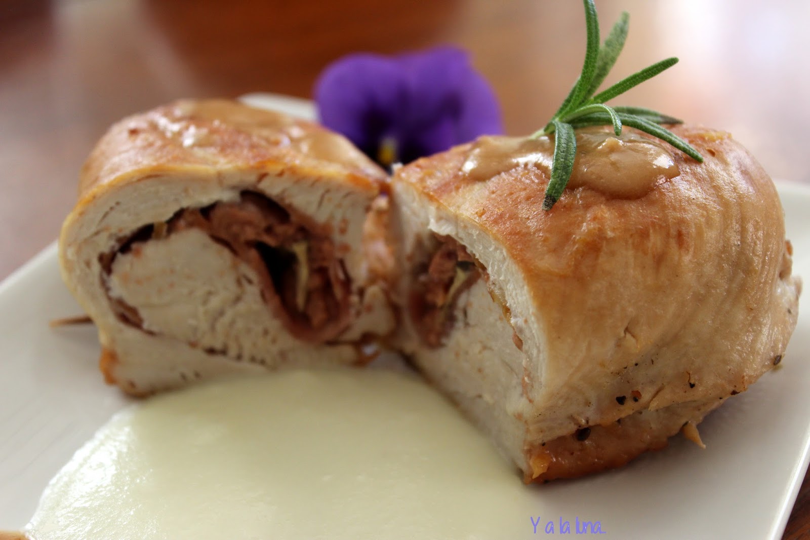 Y a la luna se le ve ve el ombligo...: Pechugas rellenas con salsa de ...