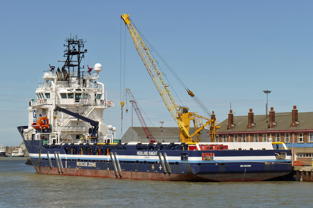 UK Shipping: HIGHLAND KNIGHT at Great Yarmouth 09/08/2016