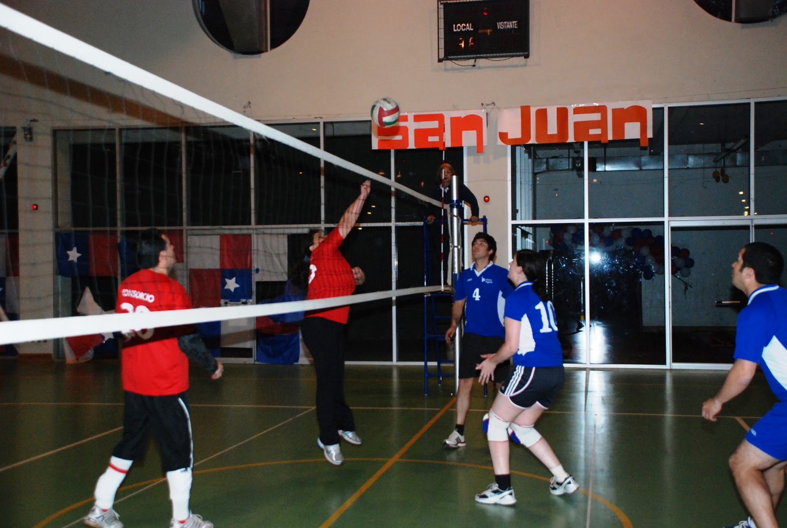 Galeria de Imagenes Olimpiadas del seguro 2011: MÁS DE VOLEIBOL MIXTO