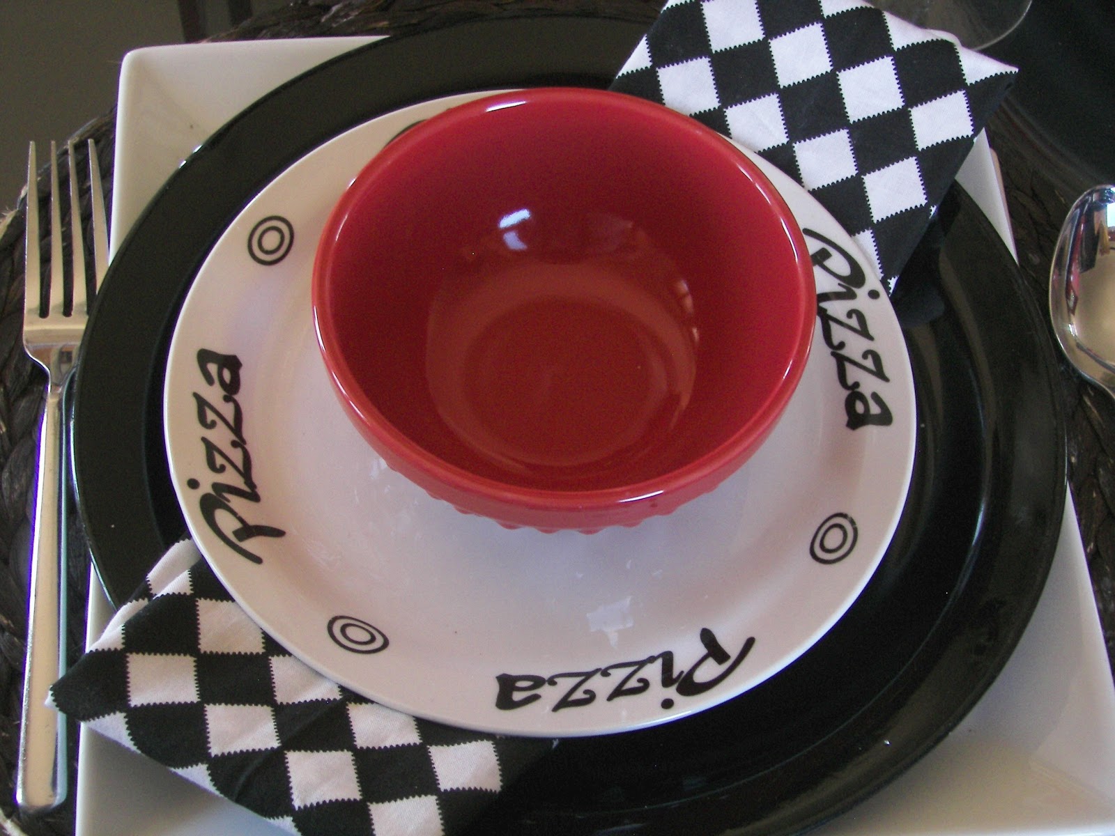 Red Couch Recipes: We Love Pizza Tablescape and Homemade Heart-Shaped ...