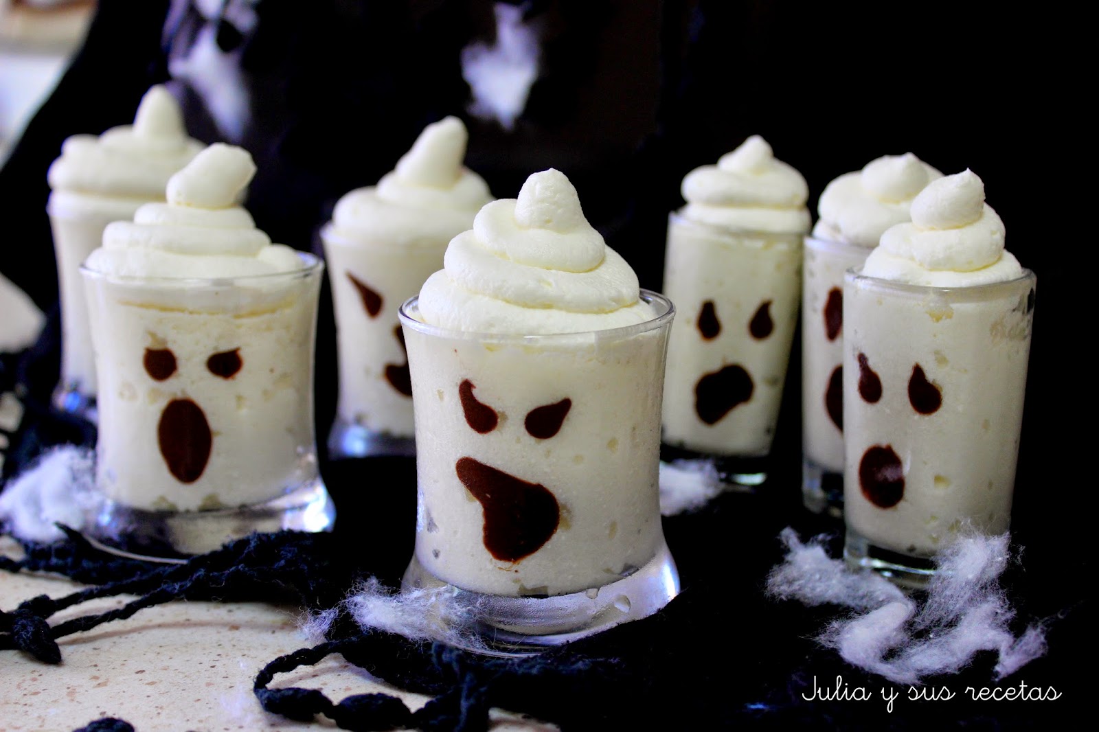JULIA Y SUS RECETAS: Fantasmas de mousse de chocolate para halloween