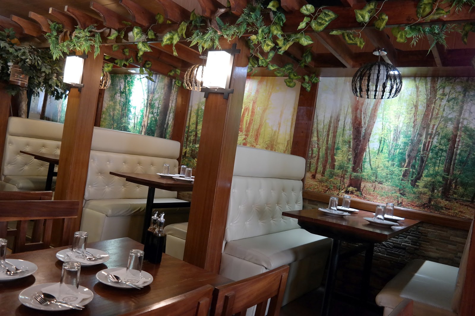 Sand Under My Feet: Loumar's Cafe & Restaurant at Solenad 2