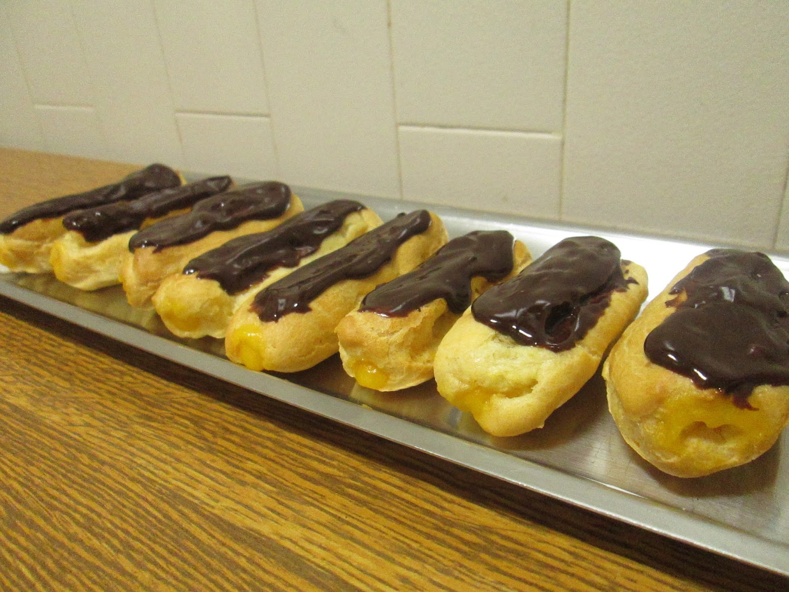 Mãos de Manteiga: Eclairs com recheio de doce de ovos e cobertura de ...