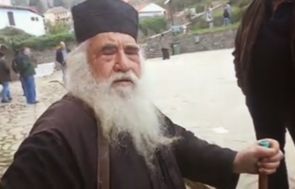 Γέροντας που ζει 55 χρονια στο άγιο ορος. "οποια γυναικα σκοτωσει εναν ...