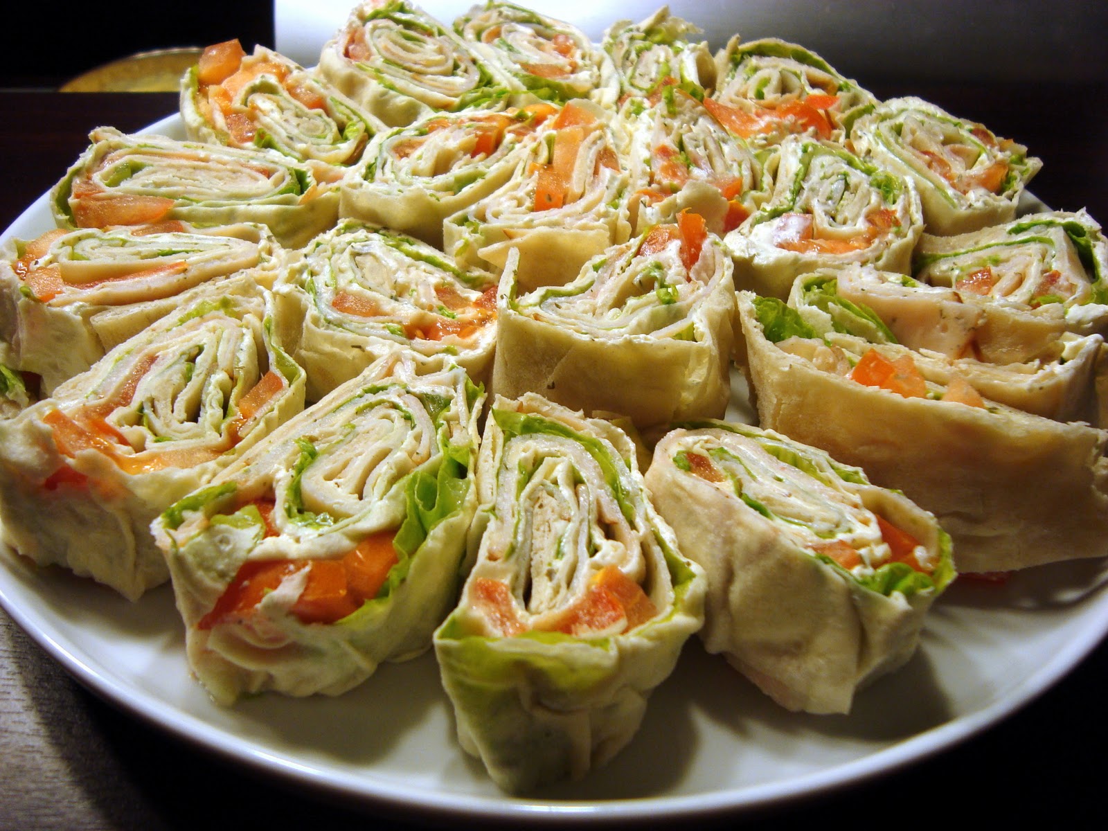 mmm... Food :): Lavaširullid kanafilee singi ja tomatiga