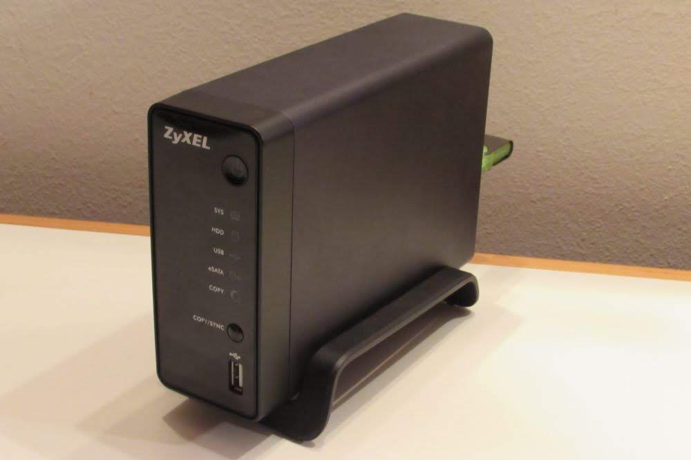 Davide Gironi blog: Debian and OpenMediaVault on Zyxtel NSA310 using ...