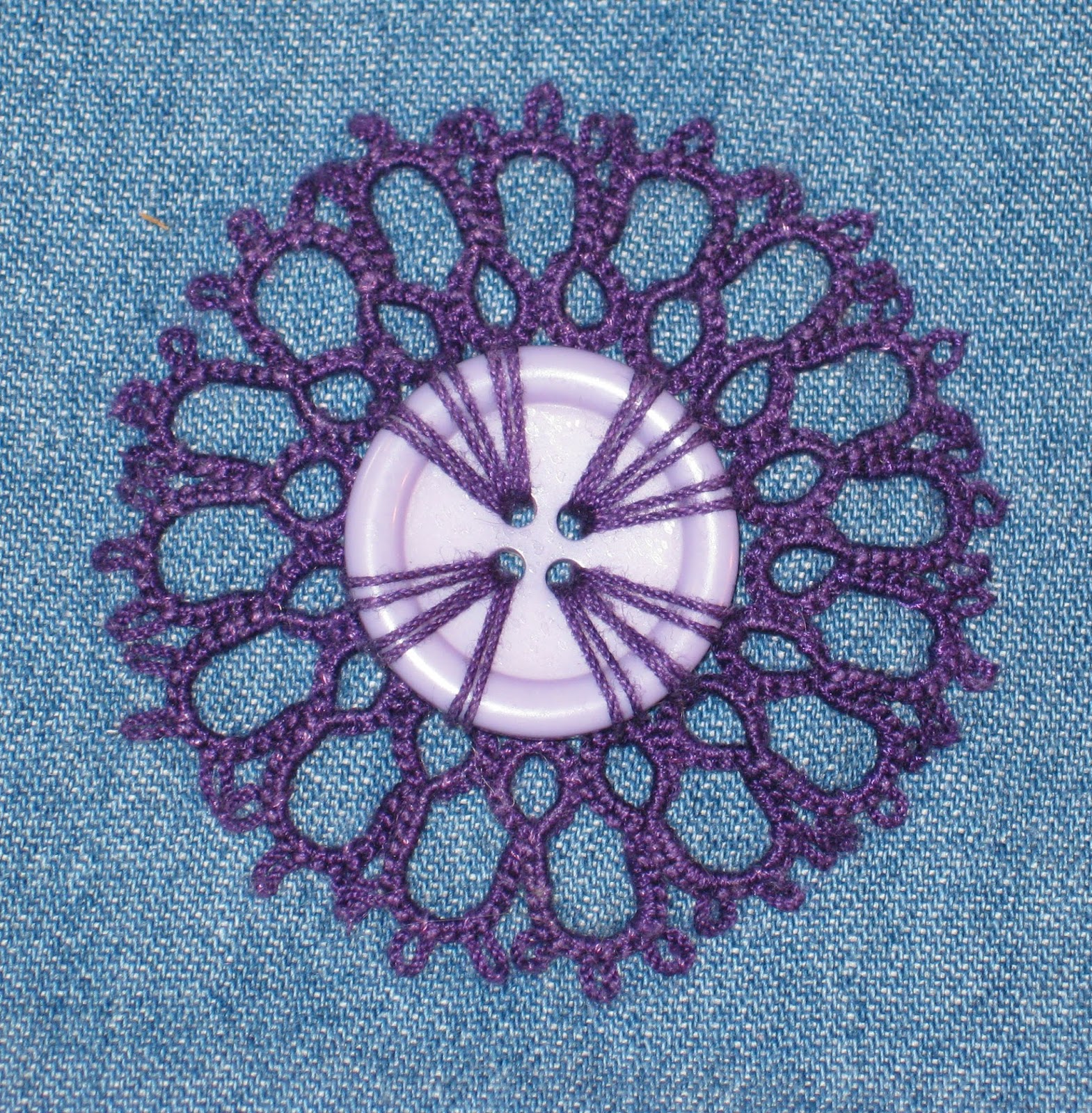 Tatting Treasures: Shirt Back--Jennifer's Button